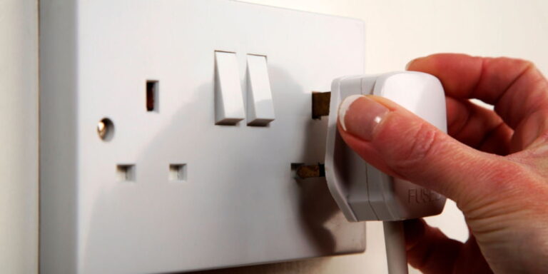 How to safely and quickly wire a UK plug in 8 steps | My Dream Haus